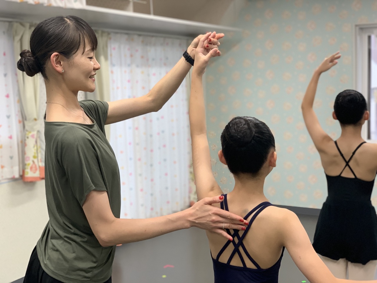 バレエクラス生徒募集中 - Dance Studio Crescendo